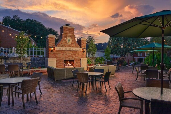 Two Family-ready Rooms Perfect Spot For University Events - Athens, OH