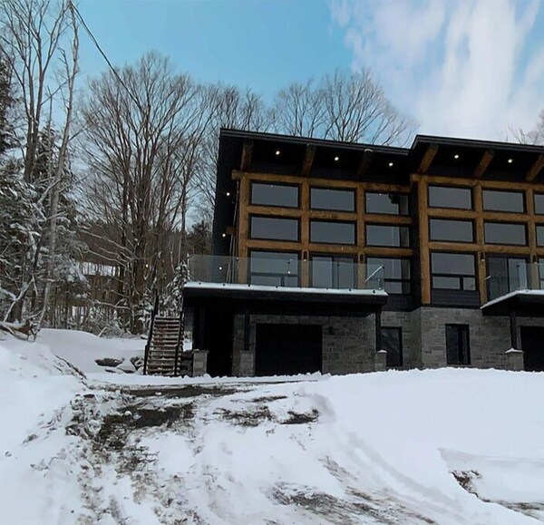 Chalet Capella - Mountain Views, Nature, Spa - Quebec