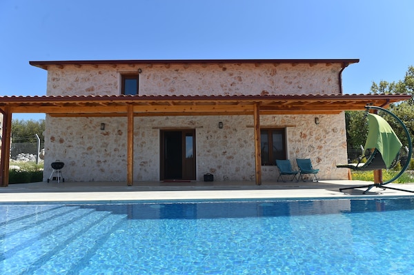 Stone House With Private Infinity Pool In The Middle Of The Oasis - Kekova