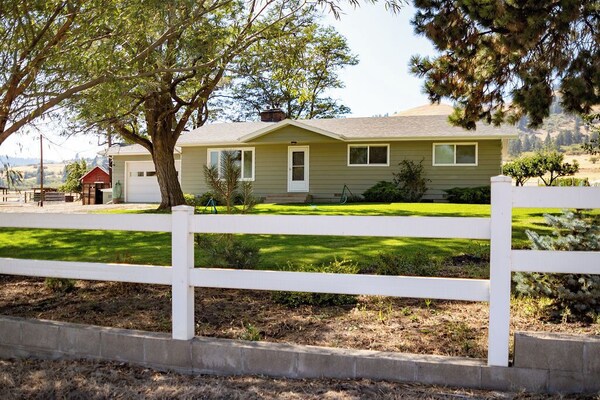 Clean. Private. Beautiful.\nincredibly Clean Farmyard Only Minutes From La Grande - La Grande, OR