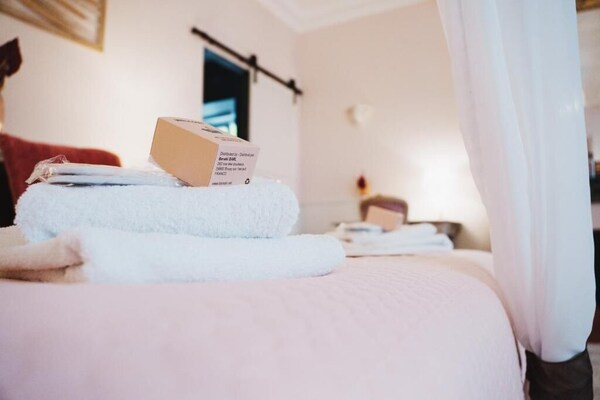 Ideal For Friends: "La Belle Dame Sans Regrets" With Swimming Pool, Garden & Workshop - Lagrasse
