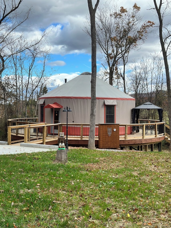 Hootie Owl Yurt - Shenandoah Va - Hot Tub, Firepit, Wood Buning Stove, Wifi - Shenandoah, VA