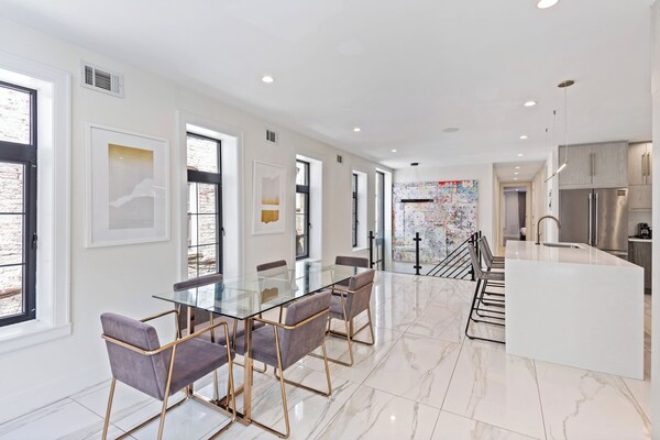 Designer Home  Patio  Parking - Auburndale - Queens NY