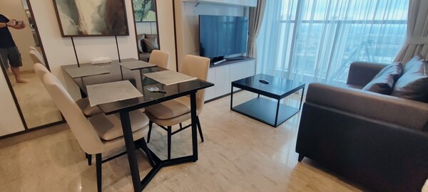 Luxurious 3-bedroom Apartment In Beautiful Bsd. Stunning Views, Modern Amenities - Jakarta