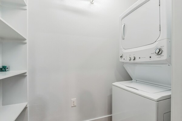Modern 2 Bd/2 Bath Apartment - 3 Beds - Parking, Pool, Gym, Desk - Pflugerville, TX