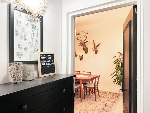 Peaceful Living-2bdrm/2bath W/private Parking, Wifi-work Station-wicker Park! - Pulaski Park - Chicago