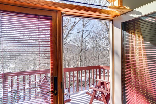 < 1 Mi To Hunter Mtn: Spacious Home W/ Hot Tub! - Hunter, NY