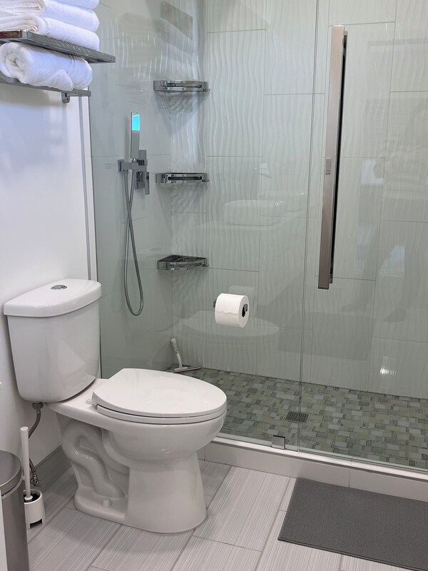 Moonbeam: Spacious And Modern Home In The Countryside Near Stockton Lake. - Stockton Lake, MO