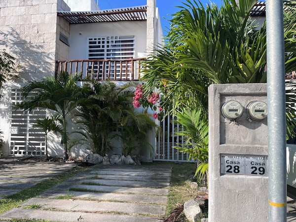 Charming 4-bedroom Townhome With Wifi, Ac In Lovely Puerto Morelos - Puerto Morelos