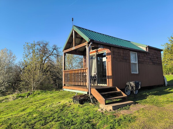 "Tiny Home" At Buena Vista Lavender Farm With Private Porch And A Stunning View - Silverton, OR