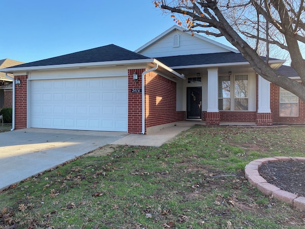 The Lazy Lasso - Western-style Home Away From Home - Oklahoma