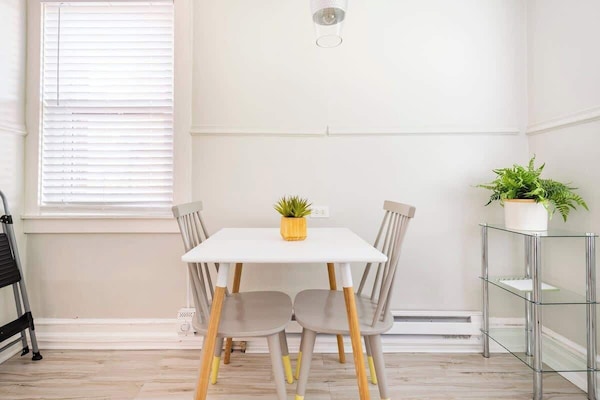Gorgeous Apt W King Bed/full Kitchen/prvt Laundry - 威爾明頓