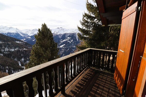 Charming Little Cottage On Two Floors, Welcoming And Friendly With A Magnificent Panoramic View, For - Vercorin