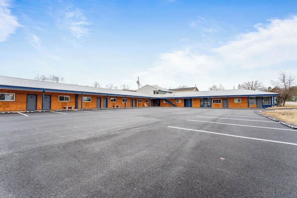Come Stay At This Modern 2 Bedroom Suite, Located Close To Table Rock Lake And Silver Dollar City. - Coney Island, MO