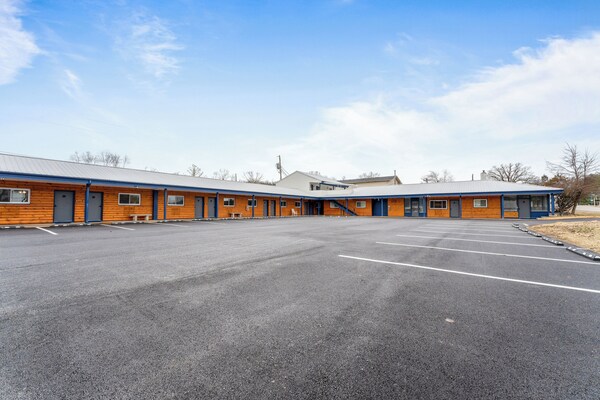 Come Stay At This Modern 2 Bedroom Suite, Located Close To Table Rock Lake And Silver Dollar City! - Coney Island, MO
