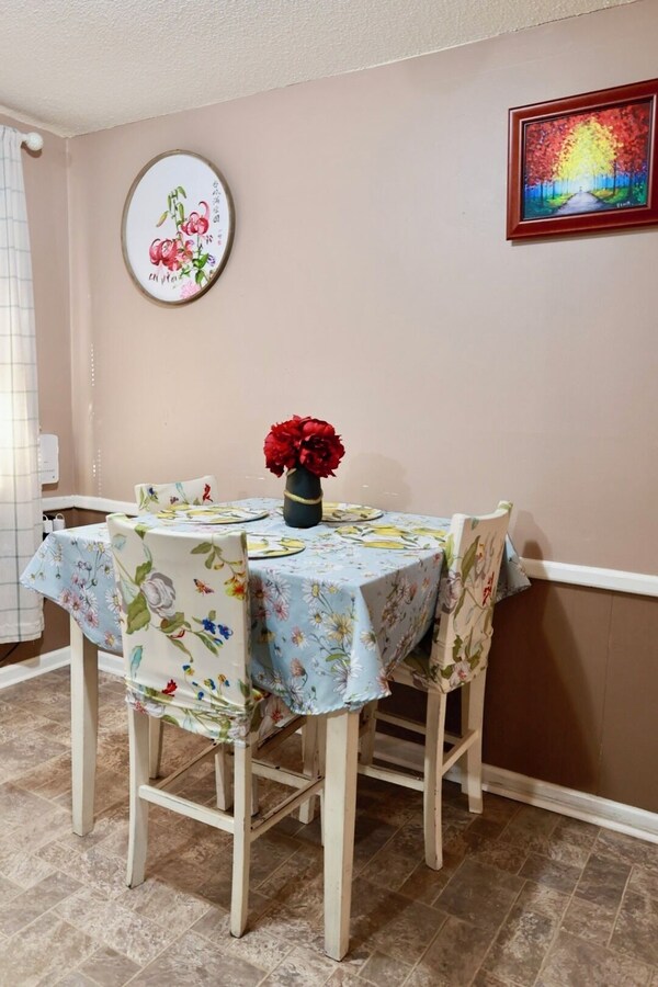 Cozy, Gallery-inspired Stay, 5min To Fort Liberty - Fayetteville, NC