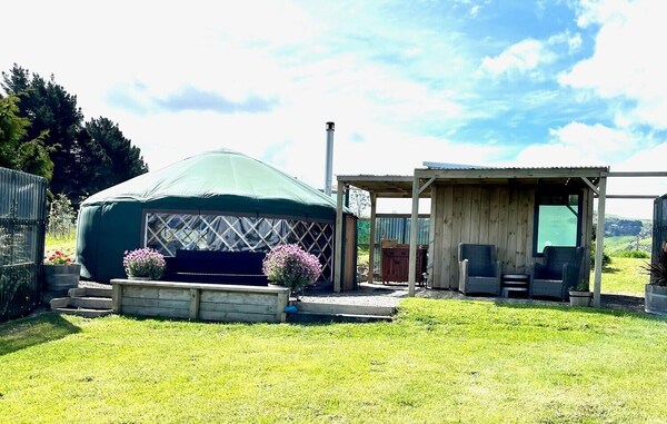 Big Sky Retreat - Beautiful House And Glamping Yurts Overlooking Akaroa Harbour. - 