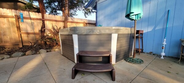 Marvelous Cottage With Hot Tub In Crescent City - Crescent City, CA