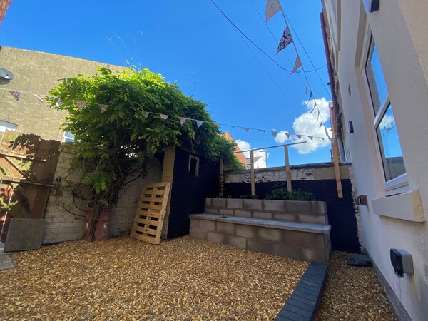 Blackpool - 4 Beds - Sleeps 10 - Pet Friendly - Blackpool