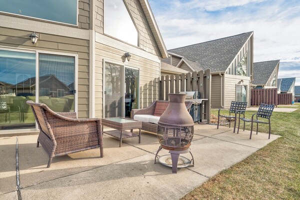 3-bedroom Cabin 13 In Bridges Bay, With On Site Eating And In/outdoor Pool. - East Okoboji Lake, IA