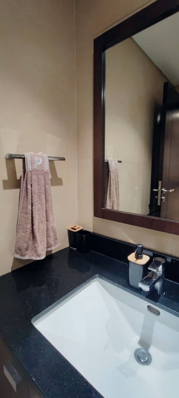 Cozy 2-bedroom Apartment In Enjoyable Banten With Wifi, Fitness Room - ジャカルタ