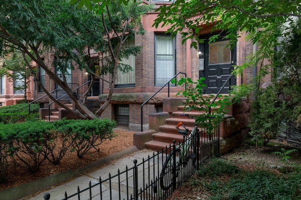 Free Parking At 1 Bed Basement Apt, Near Bu & Mit - Lexington, MA
