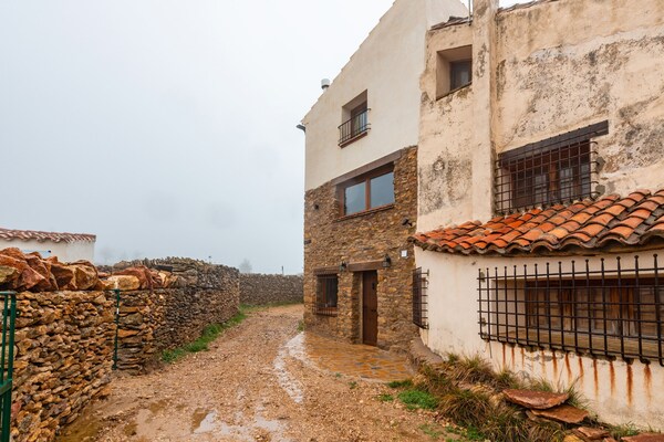 Country House 'Parreta Estancia El Refugio' With Mountain View, Private Terrace And Private Garden - La Iglesuela del Cid