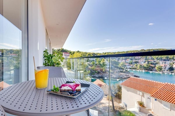 Villa Estate Da Noi  Villa Mit Vier Schlafzimmern Und Innenpool - Jelsa