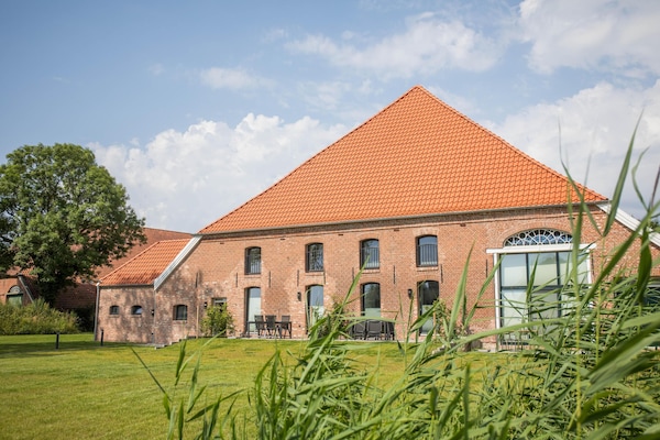 "Sünja" A Small Oasis In The Listed Gulfof In Rysum - Emden