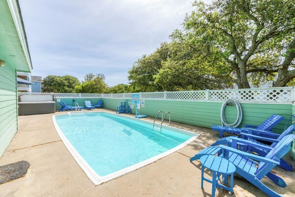 Parrotdise 7 Bedroom Home At Ocean Sands - Corolla, NC