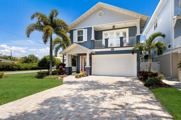 Rollin' Wth The Waves By Beach Boutique Rentals - Holmes Beach, FL