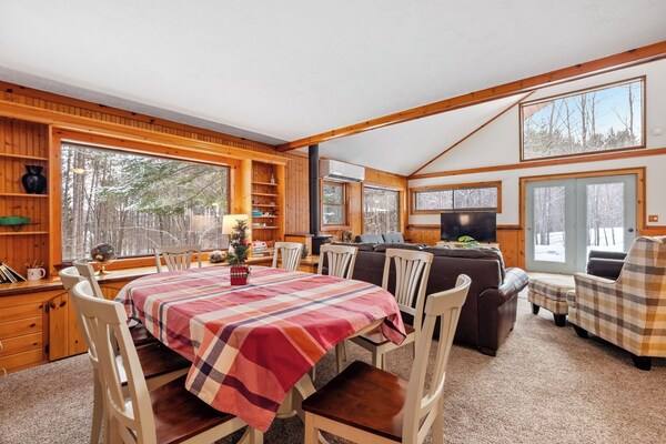 Boyne Hideaway | Northern Michigan Cabin With Hot Tub | Pet Friendly - Boyne City, MI