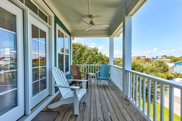 Carolina Hugs-1 Block From Beach-spacious Decks-10br - Kure Beach, NC