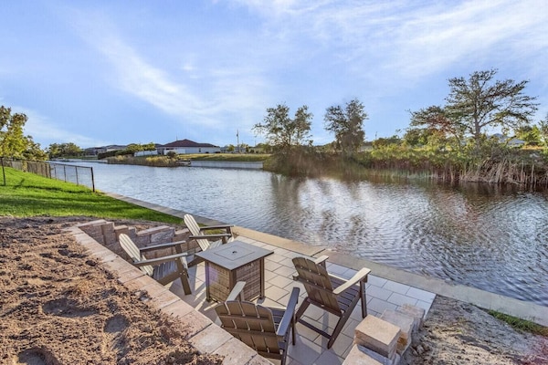 Waterfront Private Pool Home With Nearby Beaches - Cape Coral, FL
