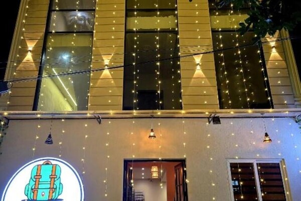 Zipcode Stay : Deluxe King Room\n - Agra