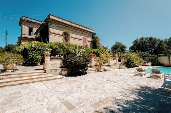 Villa Dei Glicini 8+2, Emma Villas - Grottaglie