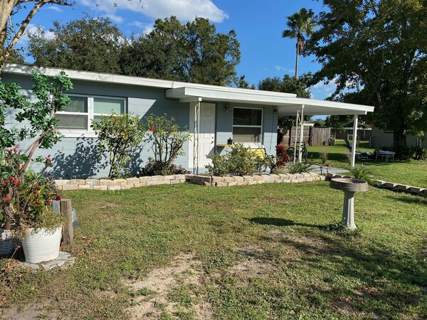 Charming 1 Bed / 1 Bath Cottage  - 700 S/f In A Side By Side Duplex W/ Carport - St. Cloud, FL
