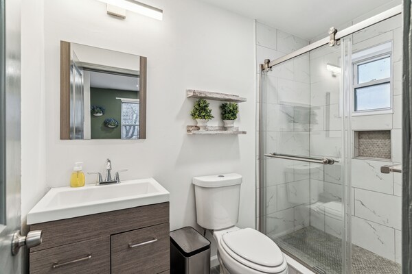 Stylish, Modern 2-bedroom Retreat, Central With Wifi & Ac - Cherry Hill, NJ