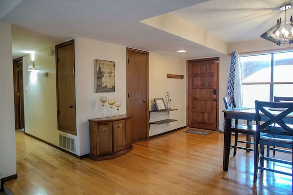 Rustic Charm Near Trails & Brews - Pet Friendly Enclosed Yard - Albuquerque, NM