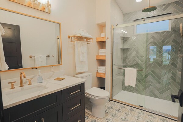 Cabin 4 Two Bed Modern Luxury W Hot Tub - Davis, WV