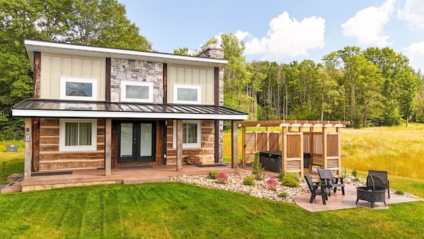 Cabin 4 Two Bed Modern Luxury W Hot Tub - Canaan Valley, WV