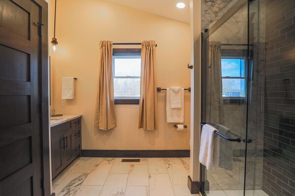 Cabin 1 One Bed Modern Luxury W Hot Tub - Davis, WV