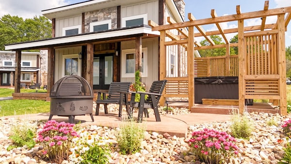 Cabin 6 One Bed Modern Luxury W Hot Tub - Davis, WV