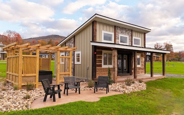 Cabin 16 One Bed Modern Luxury W Hot Tub - Davis, WV