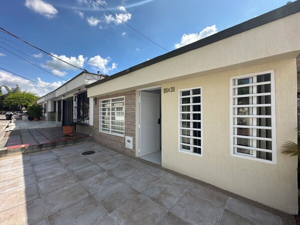 Cozy House In Quiet Area - Cartago, Colombie