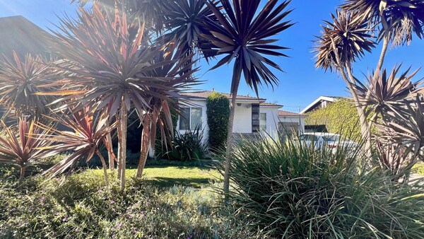 Westside Oasis- Mar Vista 2 Bedroom Home With Pool, Hot Tub.. - El Segundo, CA