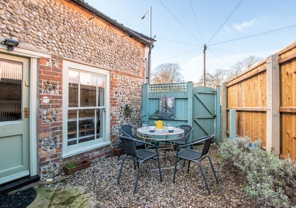 Poets Corner - Holt - Four Bedroom House, Sleeps 6 - Salthouse