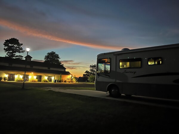 Cozy 36 Motorhome Rv In Ocean Springs, Ms. - Biloxi