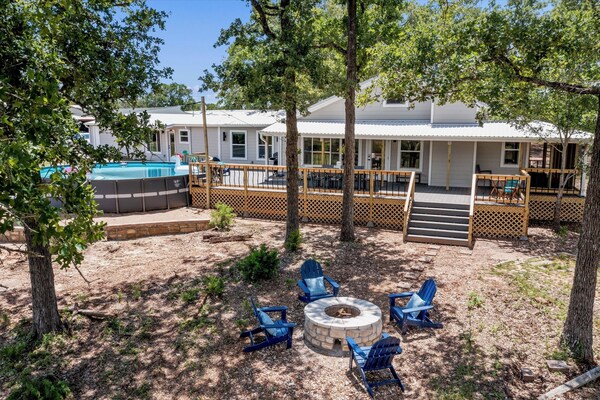 Sleep 40+ Lakeside Retreat On 53 Acre Ranch - Carousel, Giddings