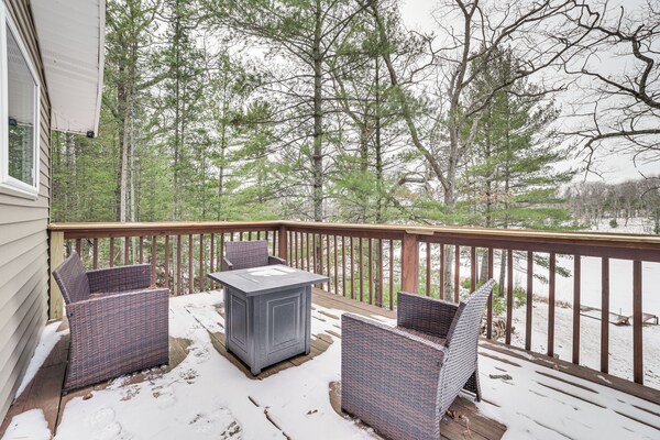 Lake Access & Dock: Remote Mio-area Cottage - Black Lake, Fairview
